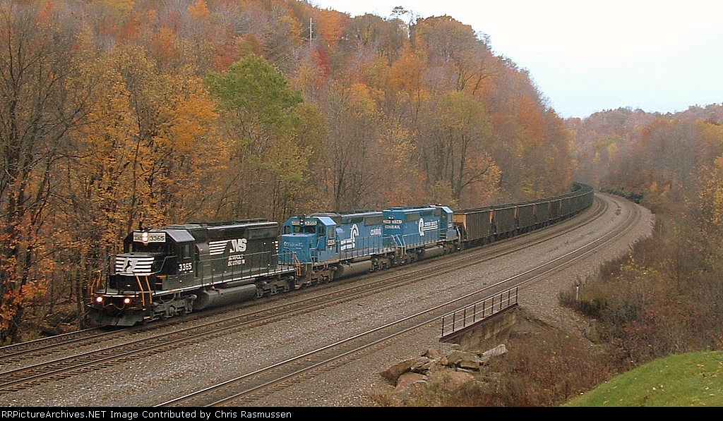 NS 3365 leads westbound empties